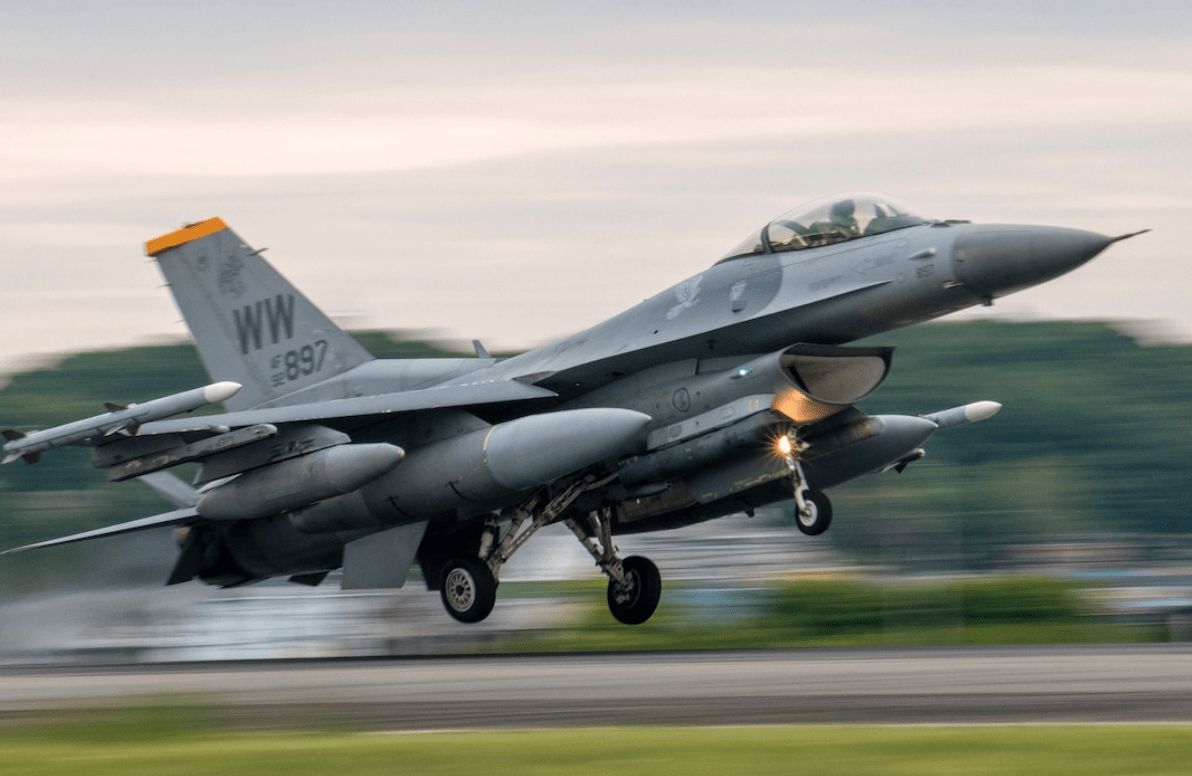 F-16戦闘機が世界各国で選ばれるわけ？ | 海洋国防記